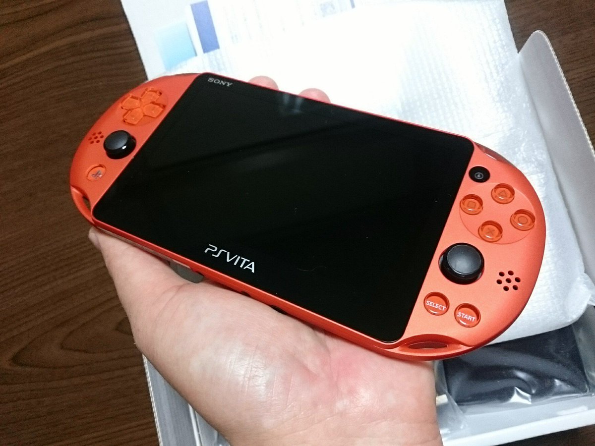 PS VITA Metallic Red & Silver released - Togetter [トゥギャッター]
