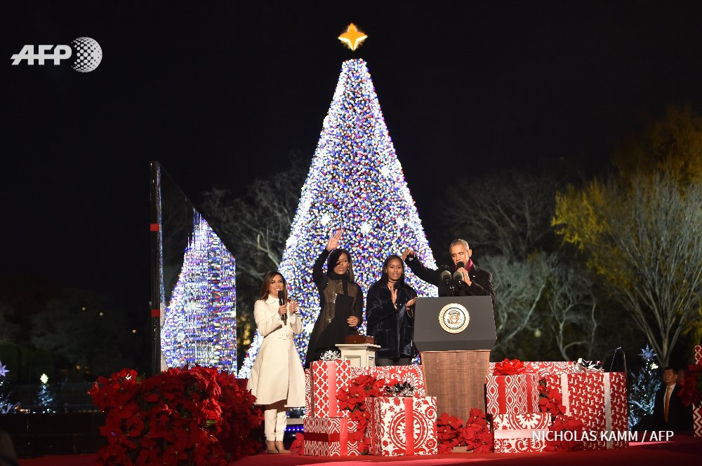 US President Barack Obama and his family attend the National Christmas ...