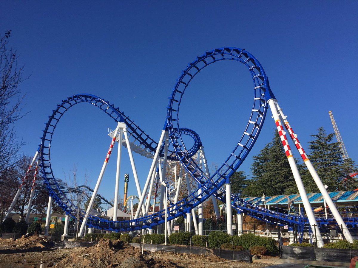Flying Cobras new paint at Carowinds (Awesome) : r/rollercoasters