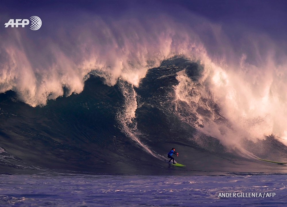 53 surfers took part in 'La Vaca Gigante By Oakley' big wave surfing ...
