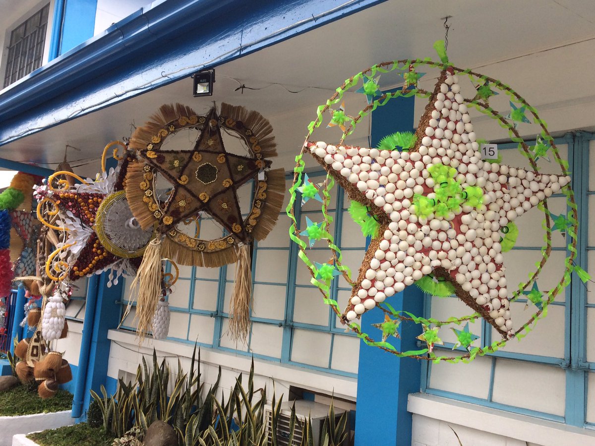 Mga parol na gawa sa recyclable materials, tampok sa 'christmas lantern ...