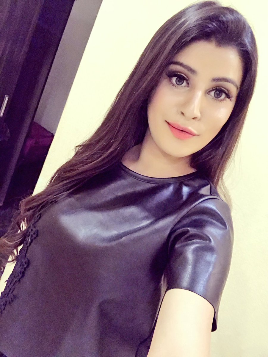 Devyani Singh (@Anchor_Devyani) | Twitter