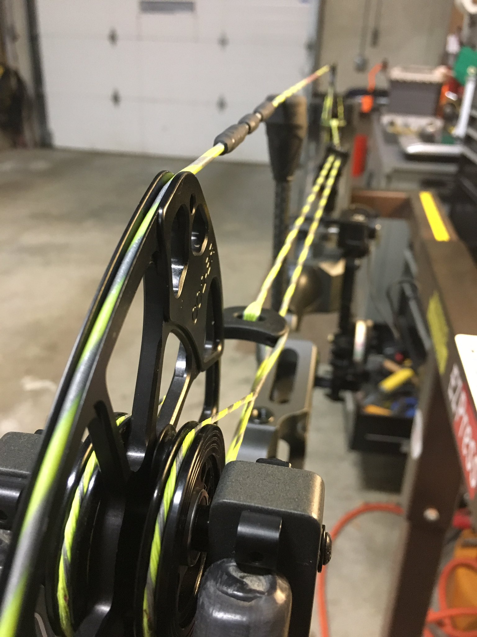 Anyone have custom strings on there halon 32 and who built them ...