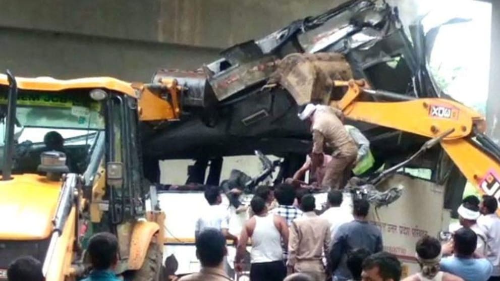 Aftermath: VIDEO: Aftermath of India bus crash that killed at least 29 ...