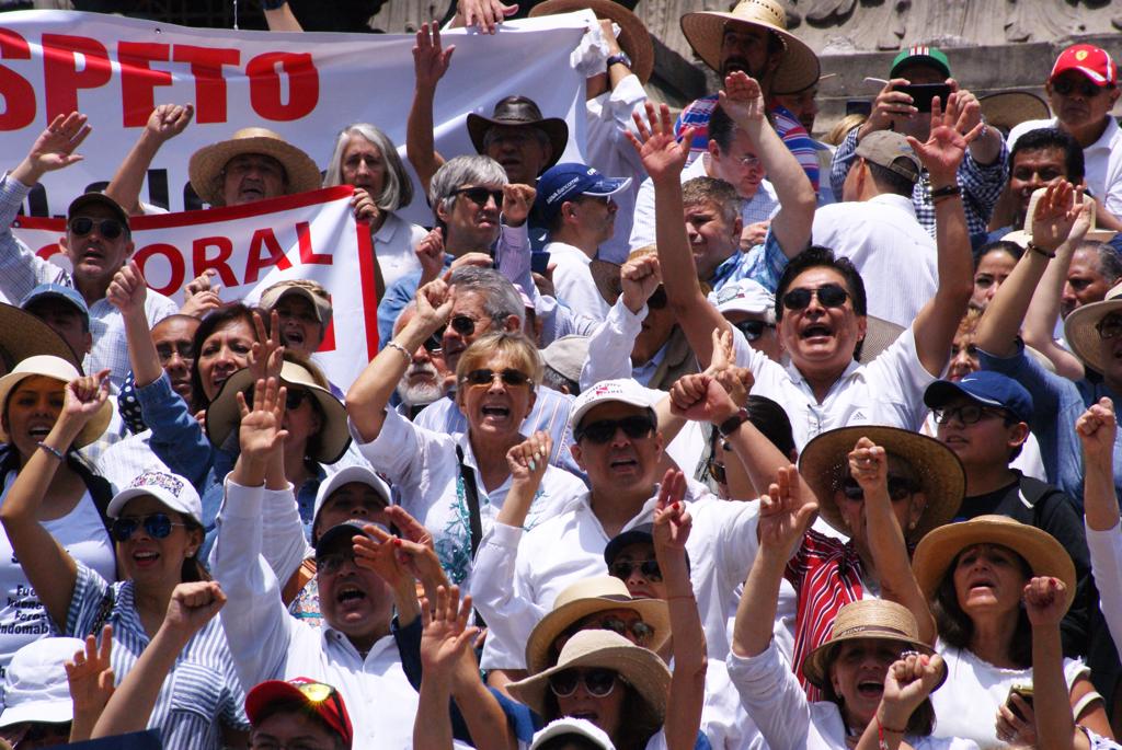 Fotos: Alrededor de dos mil personas protestaron en la en contra de las ...