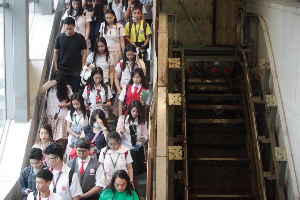 LOOK: Students disembark the LRT train coaches at Legarda Station ...