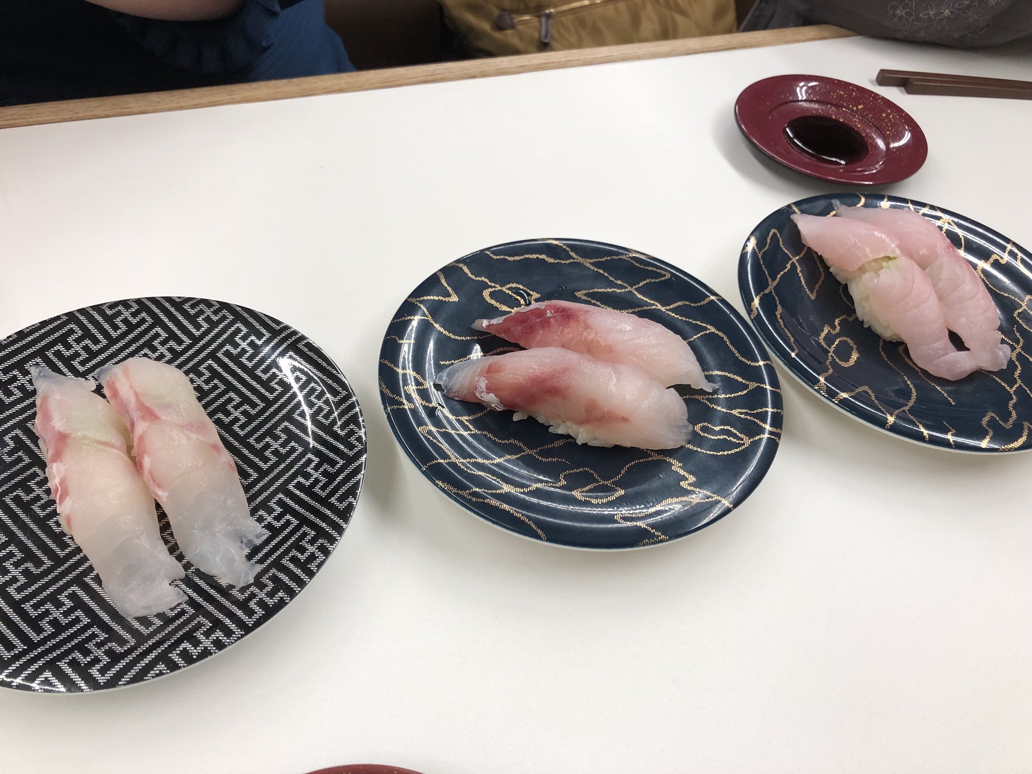 yanbo on Twitter: "夕飯はあじわい回転寿司 禅へ。回転寿司とは…？となるくらいフレンチなどのメニューが数えきれないほど黒板にずらりと書かれていてびっくり。ネタが厚めの地のもの ...