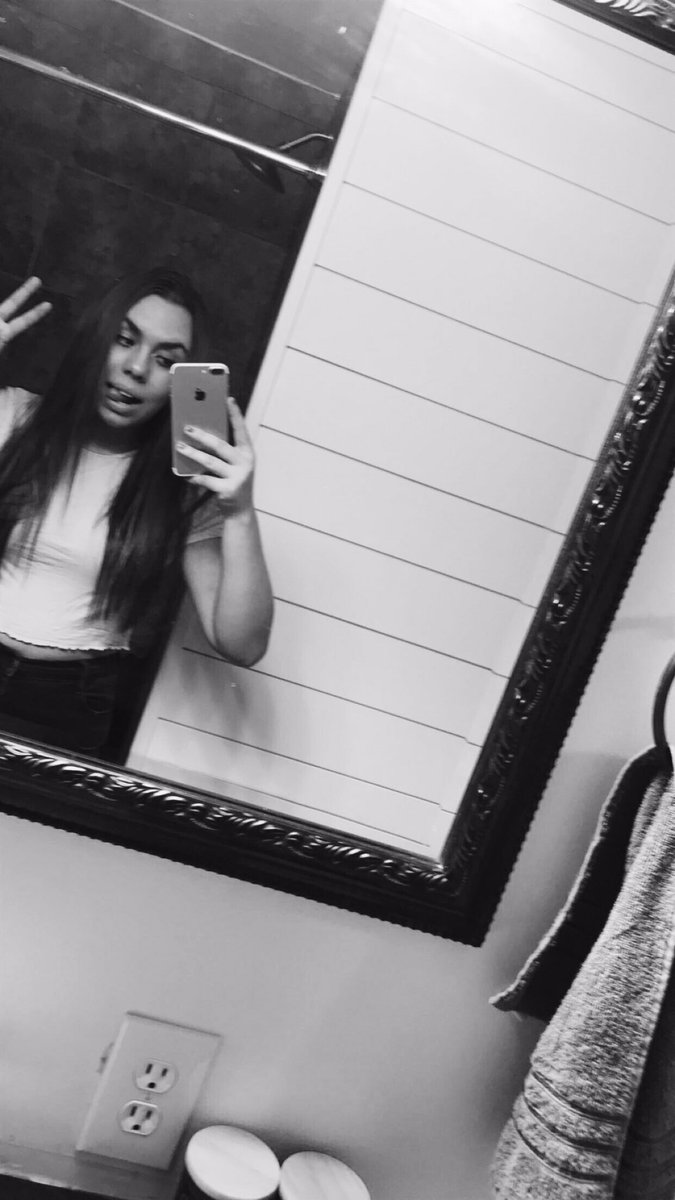 Peace Sign Mirror Selfie 5943