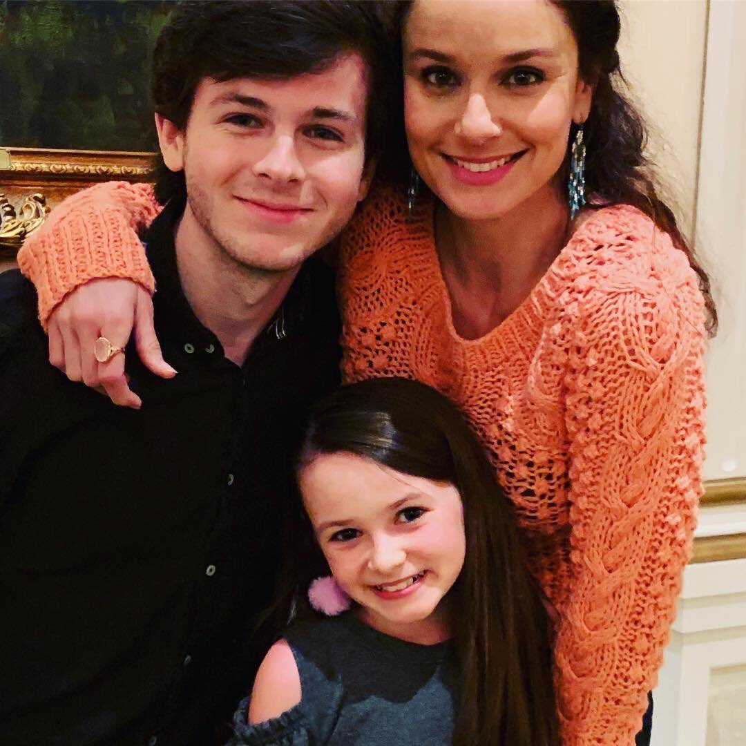 The Walking Dead | Elenco reúne Família Grimes em foto - O Vício