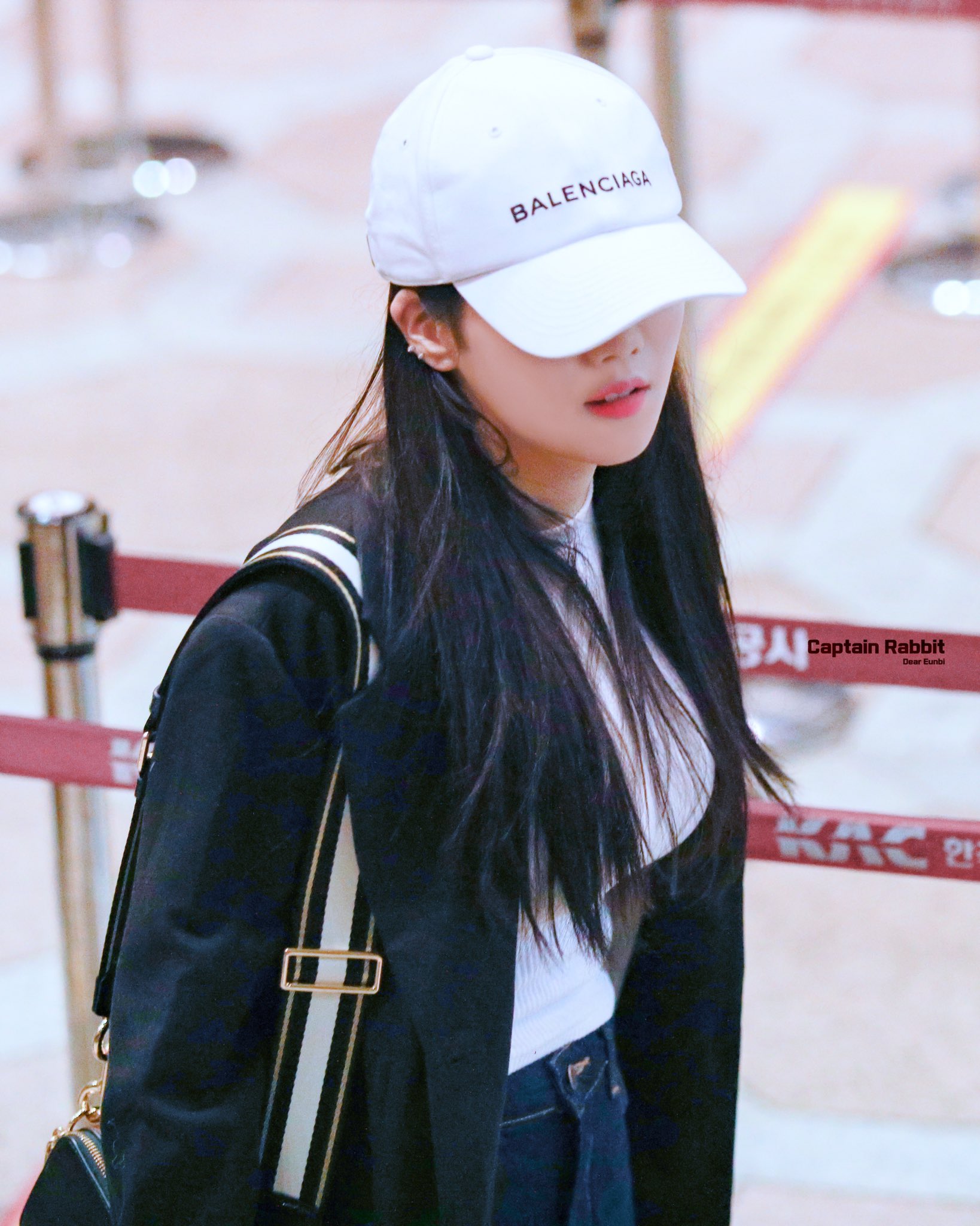 Captain Rabbit🐰 On Twitter 190222 Gmp 출국 권은비 Izone 아이즈원 アイズワン