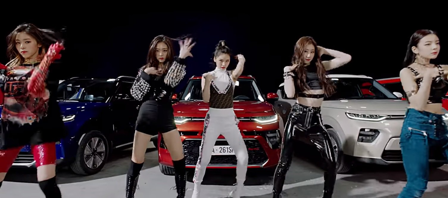 allkpop on Twitter: "ITZY release 'Dalla Dalla' performance MV https://t.co/JadaPEE8Ue https://t ...