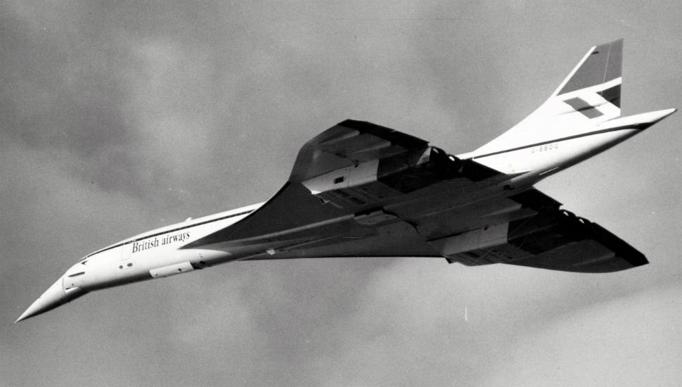 Concorde: The only photo of Concorde flying at Mach 2 taken by Adrian ...