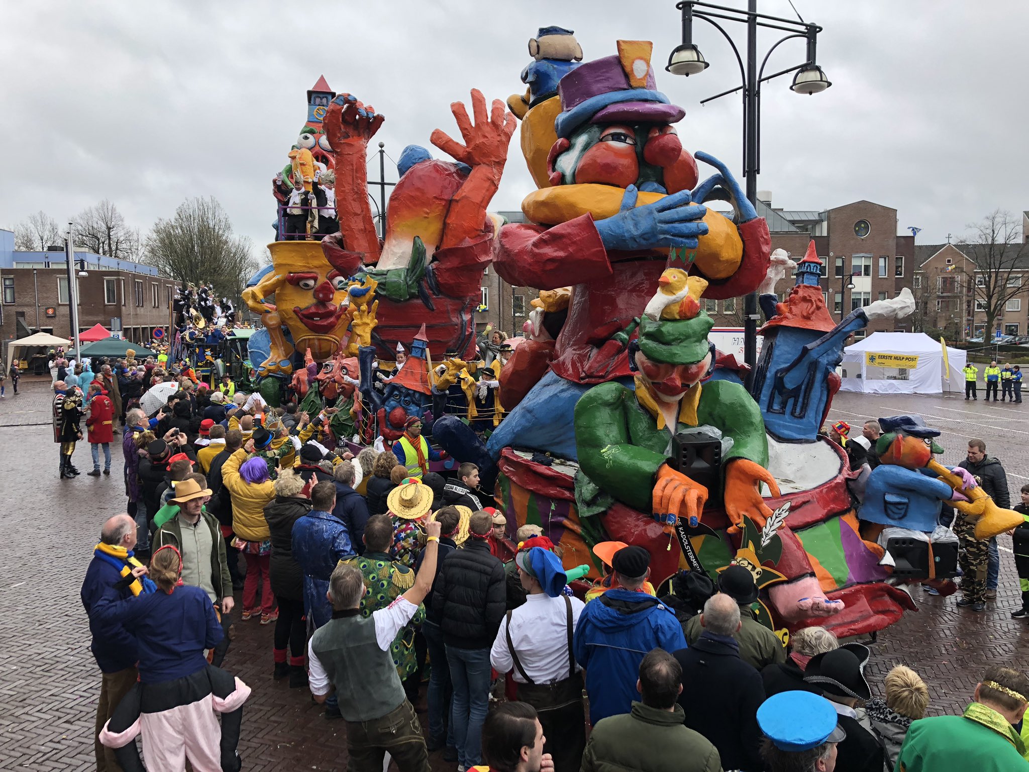 Andries Heidema on Twitter: "#CARNAVAL in @StadOldenzaal Wat een feest!! Ongelofelijk hoeveel ...