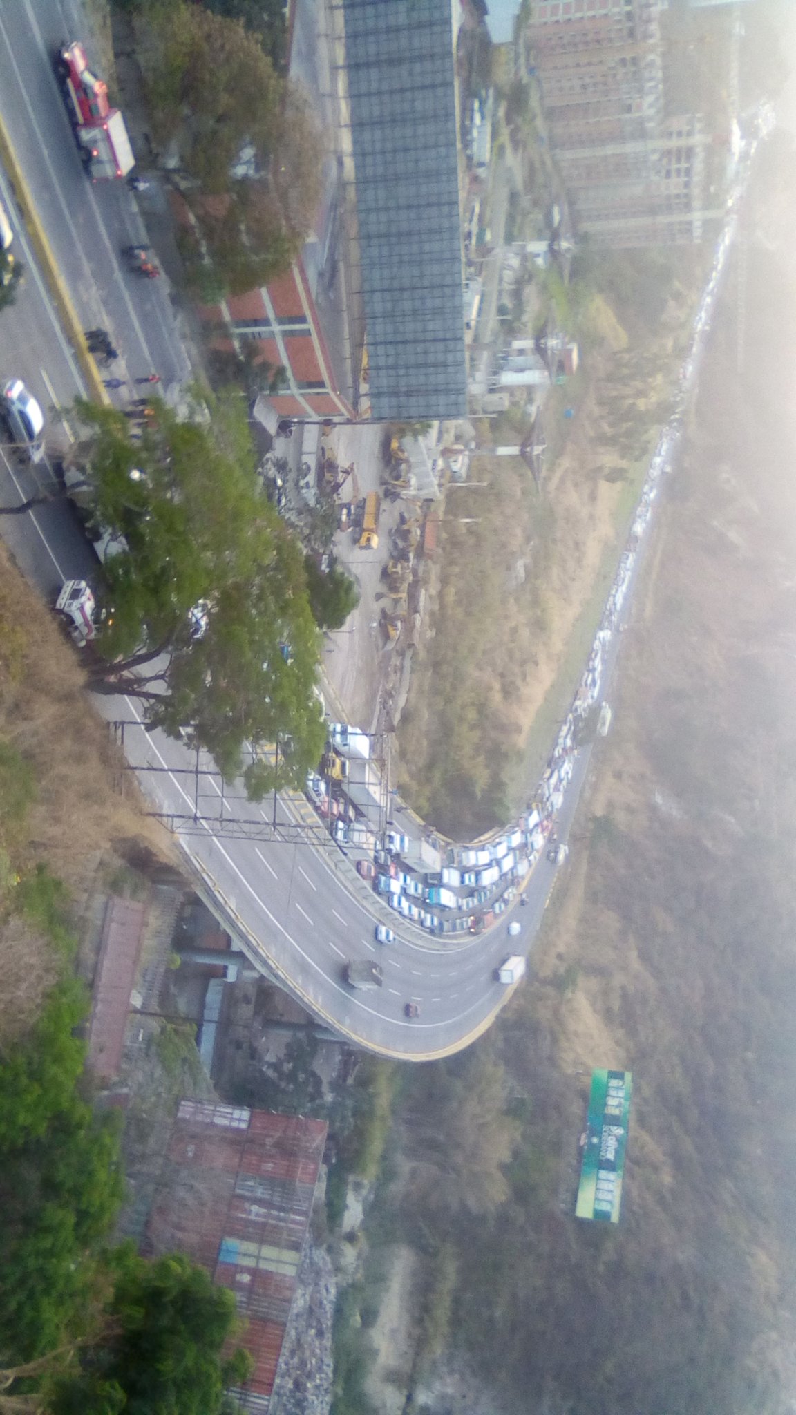 Volcamiento en Tazón ocasiona gran congestión vehicular