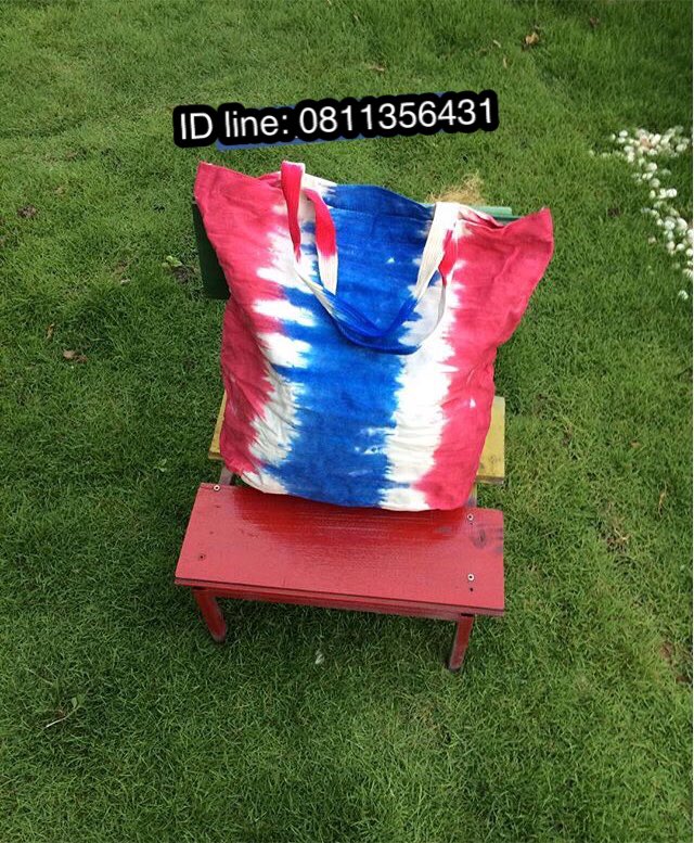 Noona Indy on Twitter: "กระเป๋าผ้ามัดย้อม ลดโลกร้อน 🌈🌈 ใบใหญ่ #งานทำมือ #งานแฮนด์เมด #งานมัดย้อม ...