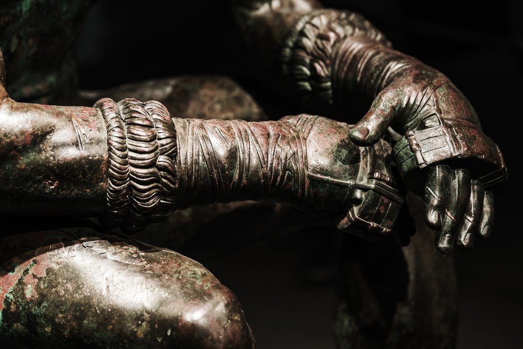 A thread written by @VeraCausa9: "Boxer at Rest is a Greek bronze ...