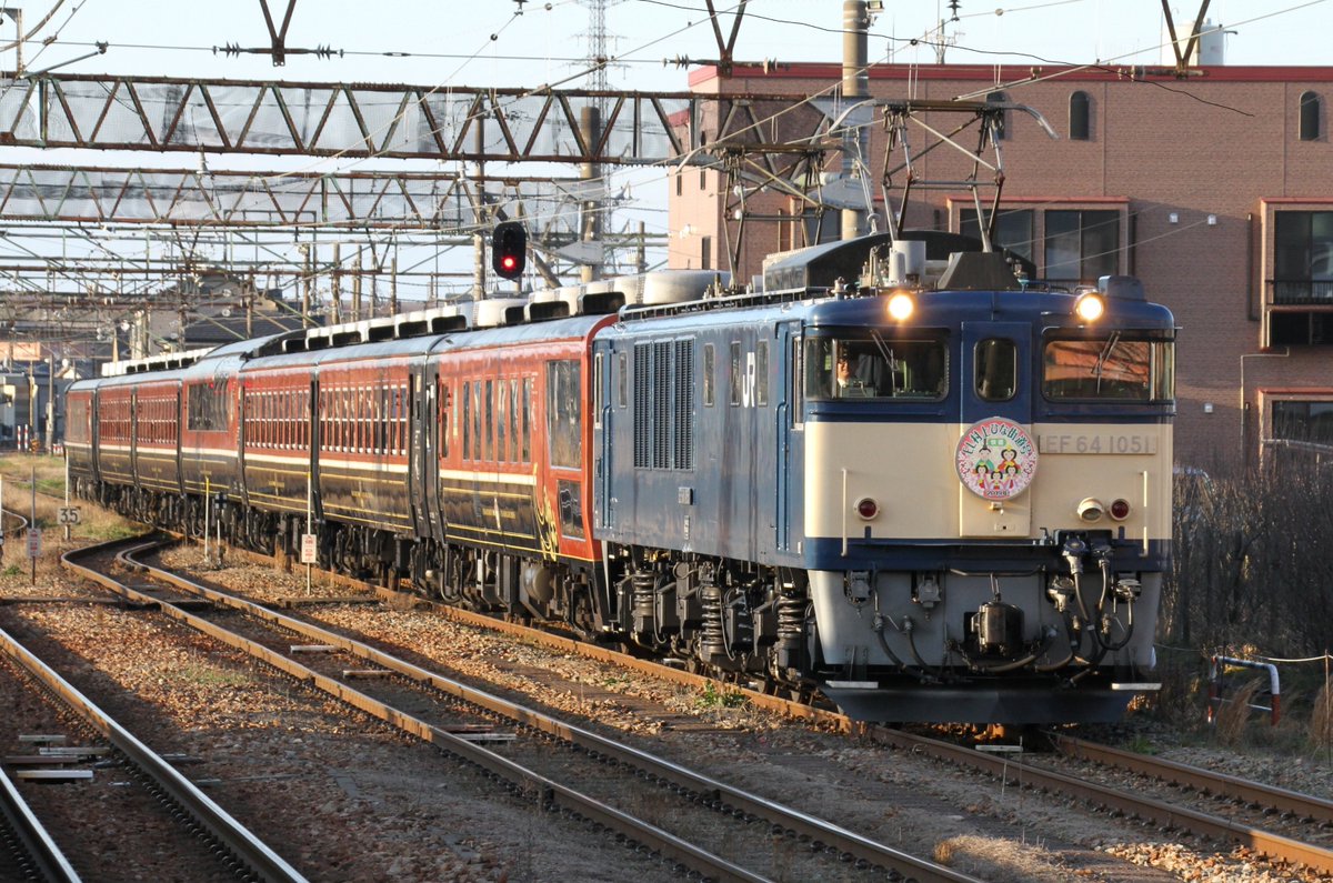 クロテツ007 on Twitter: "24日 (日)、新津駅で「EL村上ひな街道号」9826列車を撮影。1番線に到着(17:09)。 EF64-1051と2番線の3374M（湘南色115系 ...