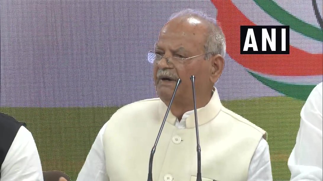 Delhi: Former Union Minister Sukh Ram rejoins Congress, his grandson ...