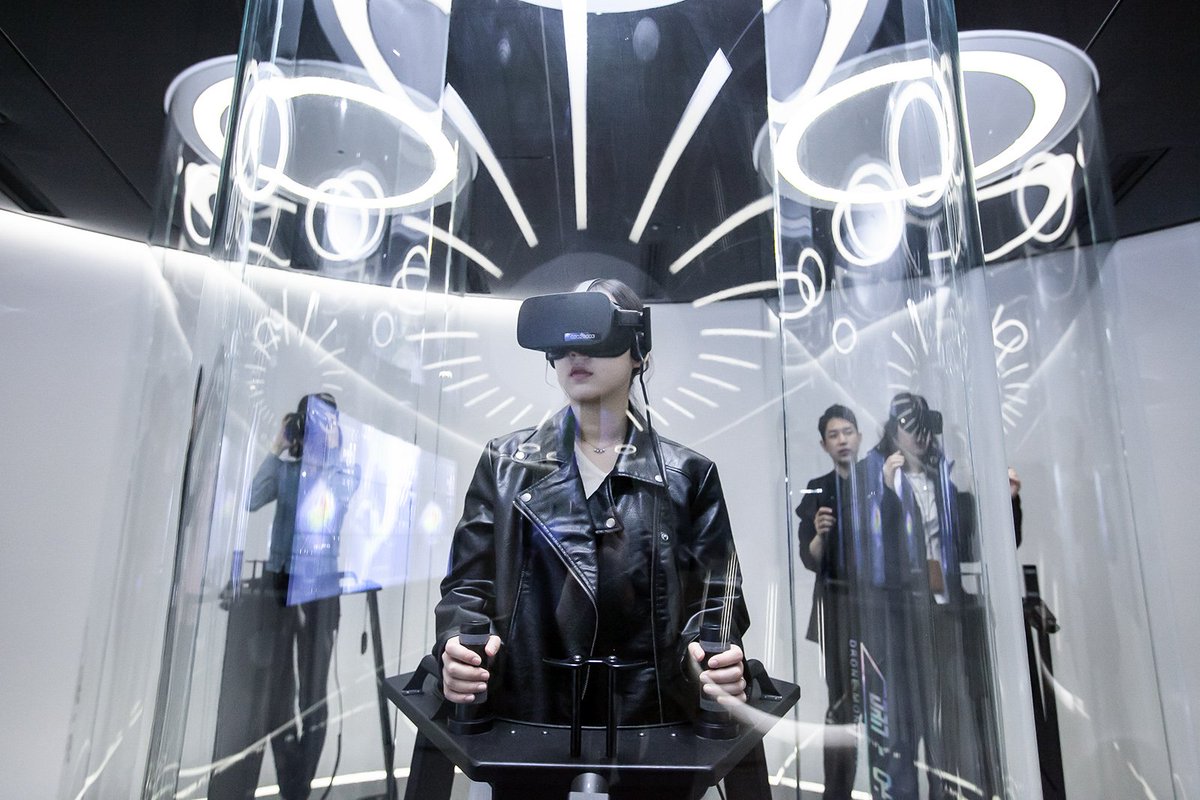 SK텔레콤은 ICT 체험관 '티움(T'um)의 'iF 디자인 어워드' 최고상 수상을 기념해 디자이너를 꿈꾸는 대학생들을 ‘티움’에 초청, 미래 기술 체험 및 디자이너와 ...