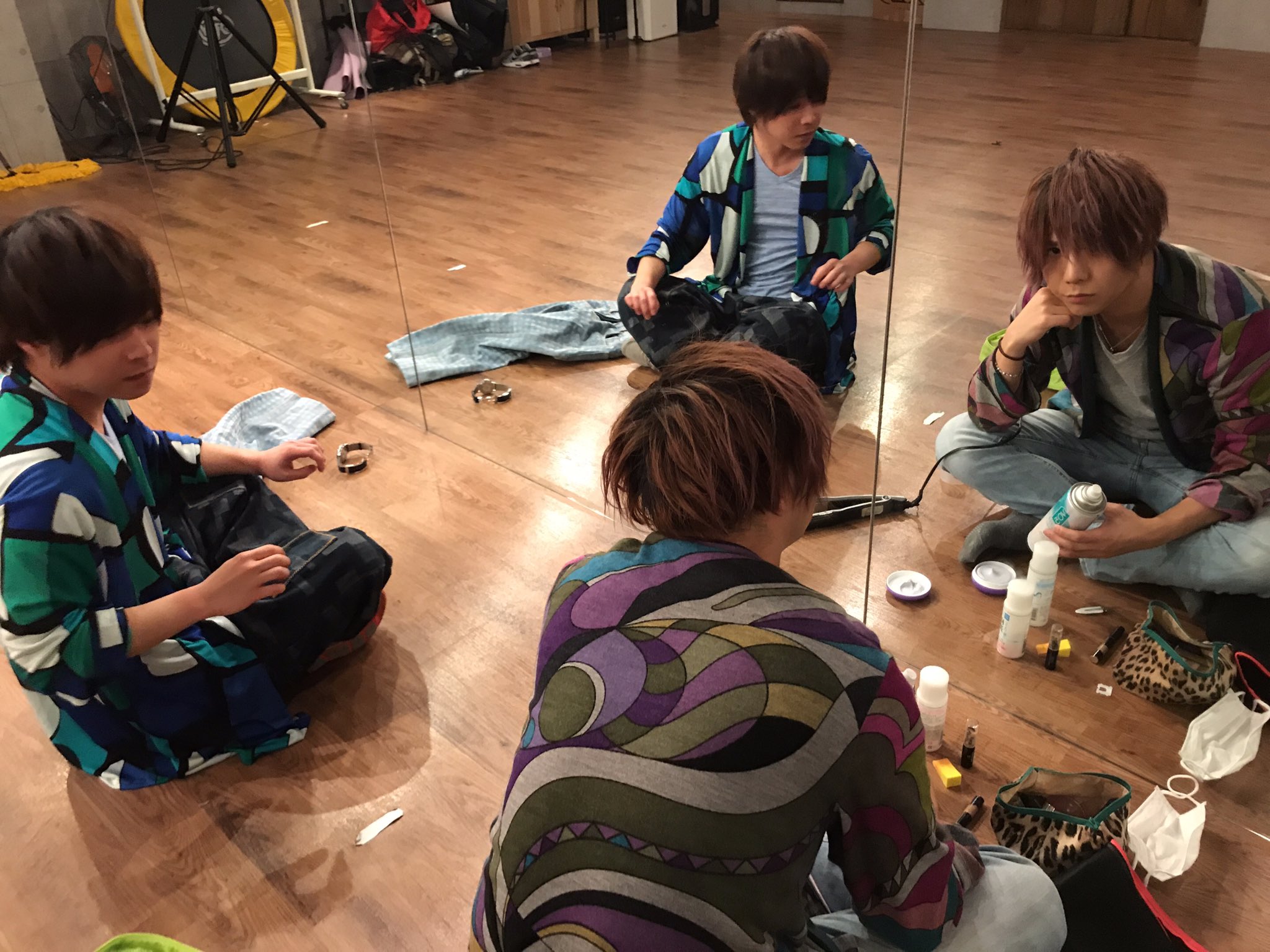 ROOTFIVE(ルート・ファイブ)公式 on Twitter: "アイスタ出演に向けて仲良く並んで準備中🤗…