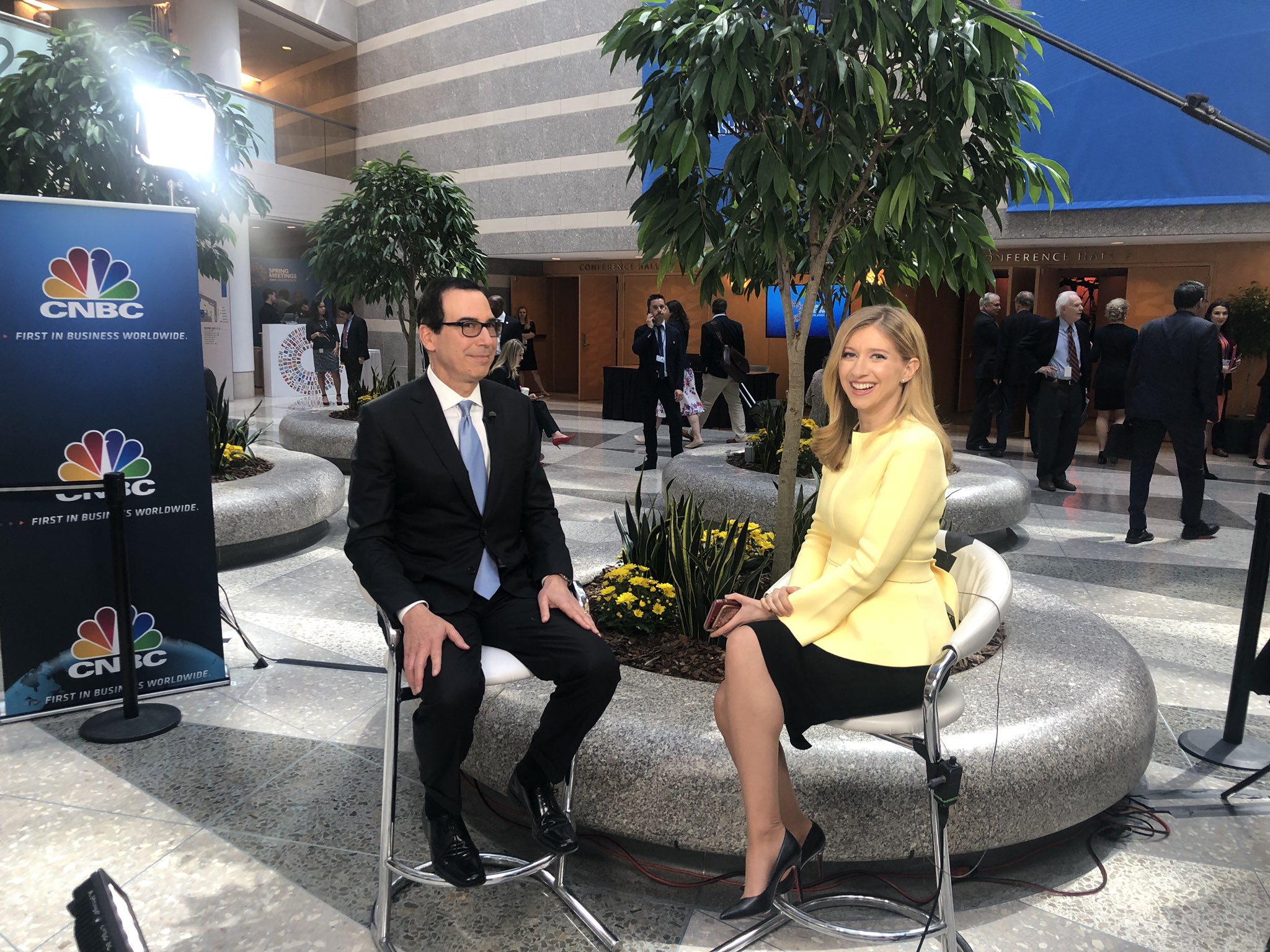 Sara Eisen Cnbc Legs