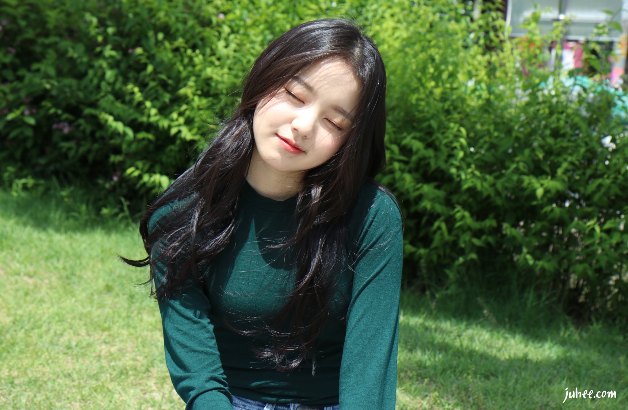 로시(Rothy) Official on Twitter: "[HQ] 190401 길거리 아웅 배경에 왜 꽃이 없나 했더니 우리 주희가 꽃이였네.. 우리 주희 초록색도 찰떡 ...