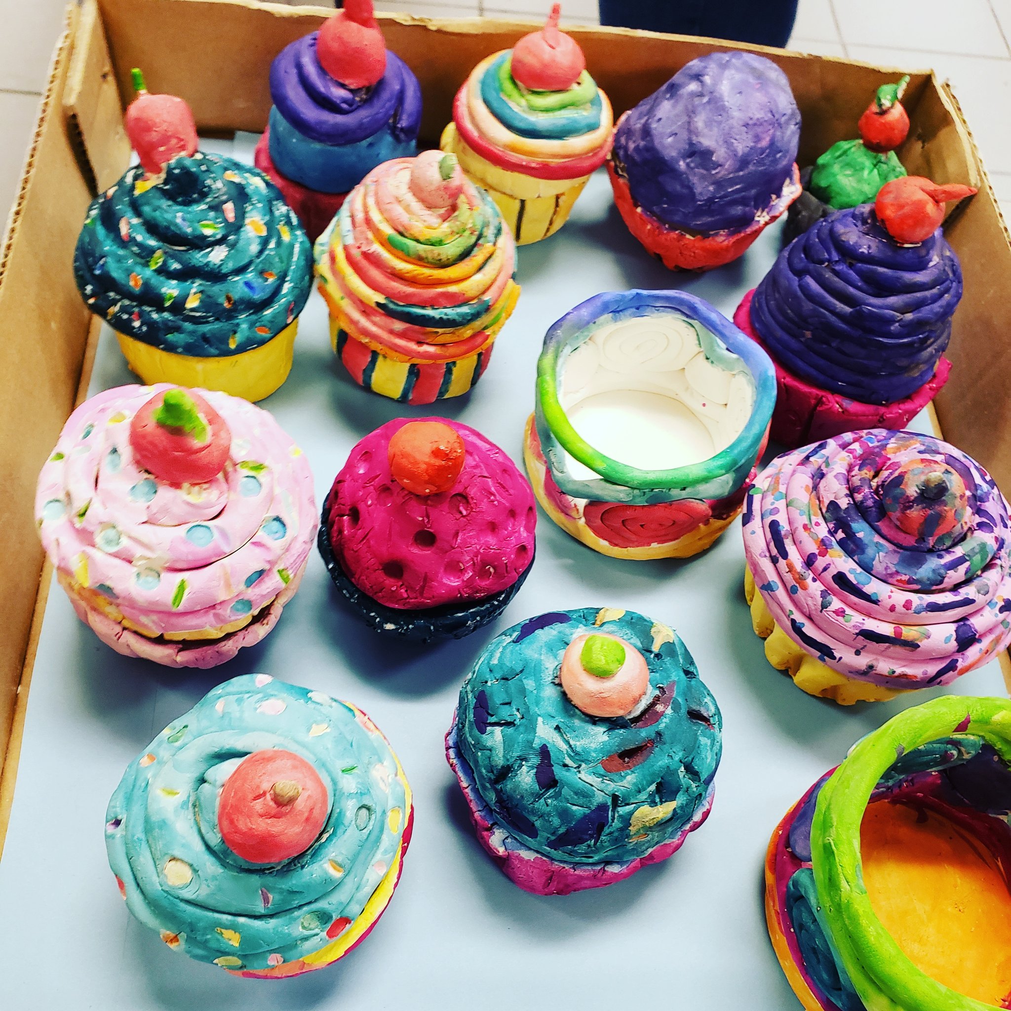 Art Lesson Ceramic Cupcakes We Love Seeing New Artists Get Creative
