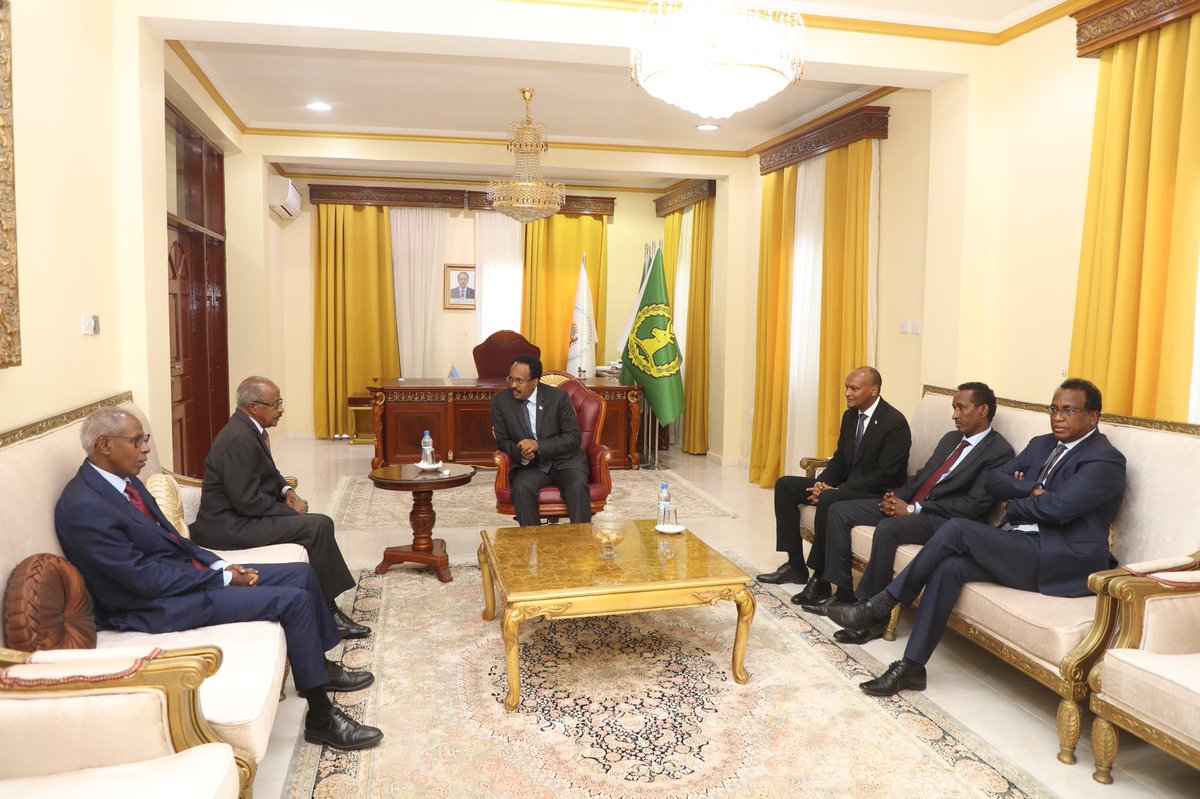 Madaxweyne Farmaajo oo Farriin ka helay Madaxweynaha Eritrea & Warbixin ... Madaxweyne Farmaajo oo Farriin ka helay Madaxweynaha Eritrea & Warbixin ...