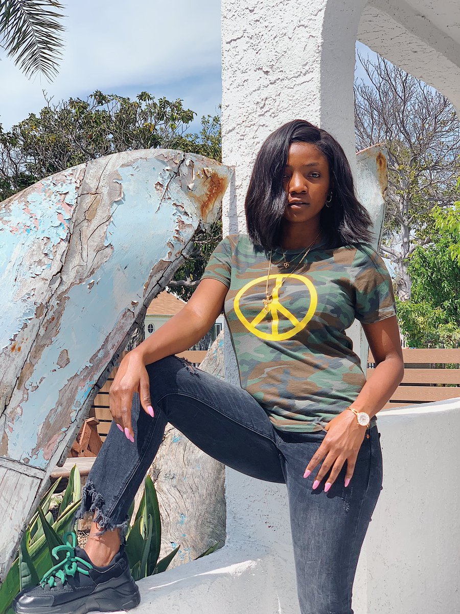 [Photos]: Lagos Heat Very Calm As Simi Releases Cool Images On IG