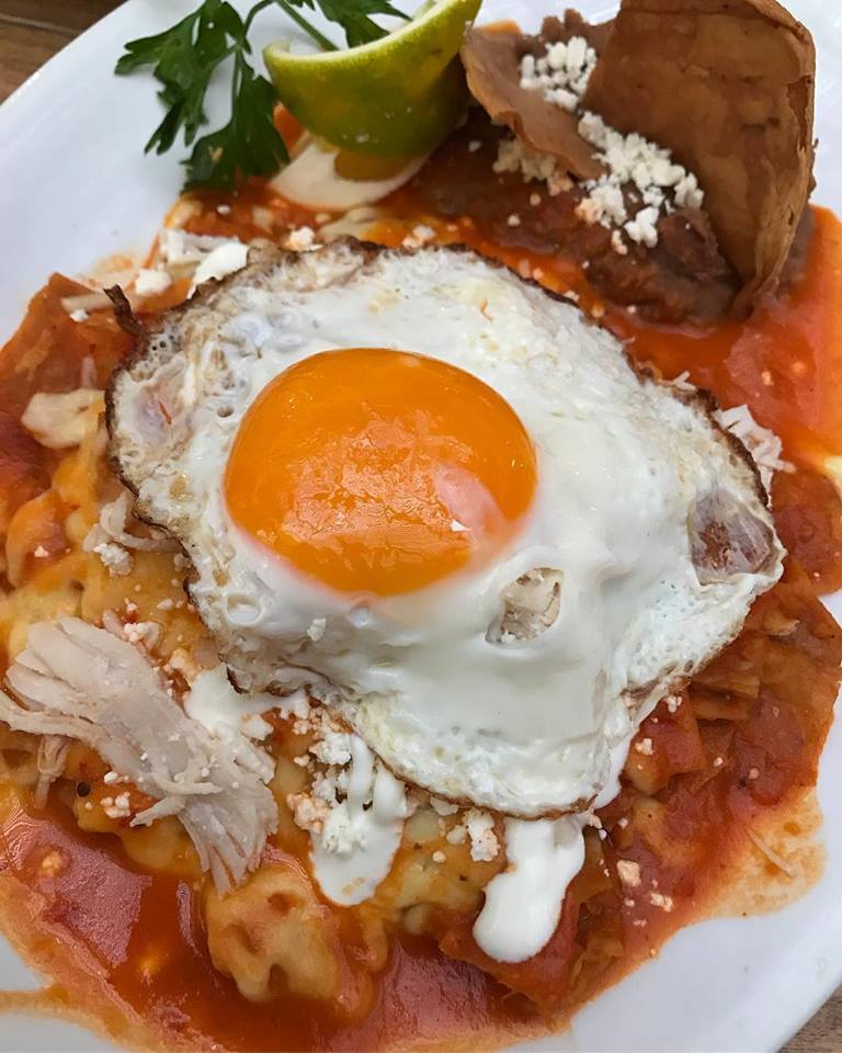 Chilaquiles Rojos Con Huevo