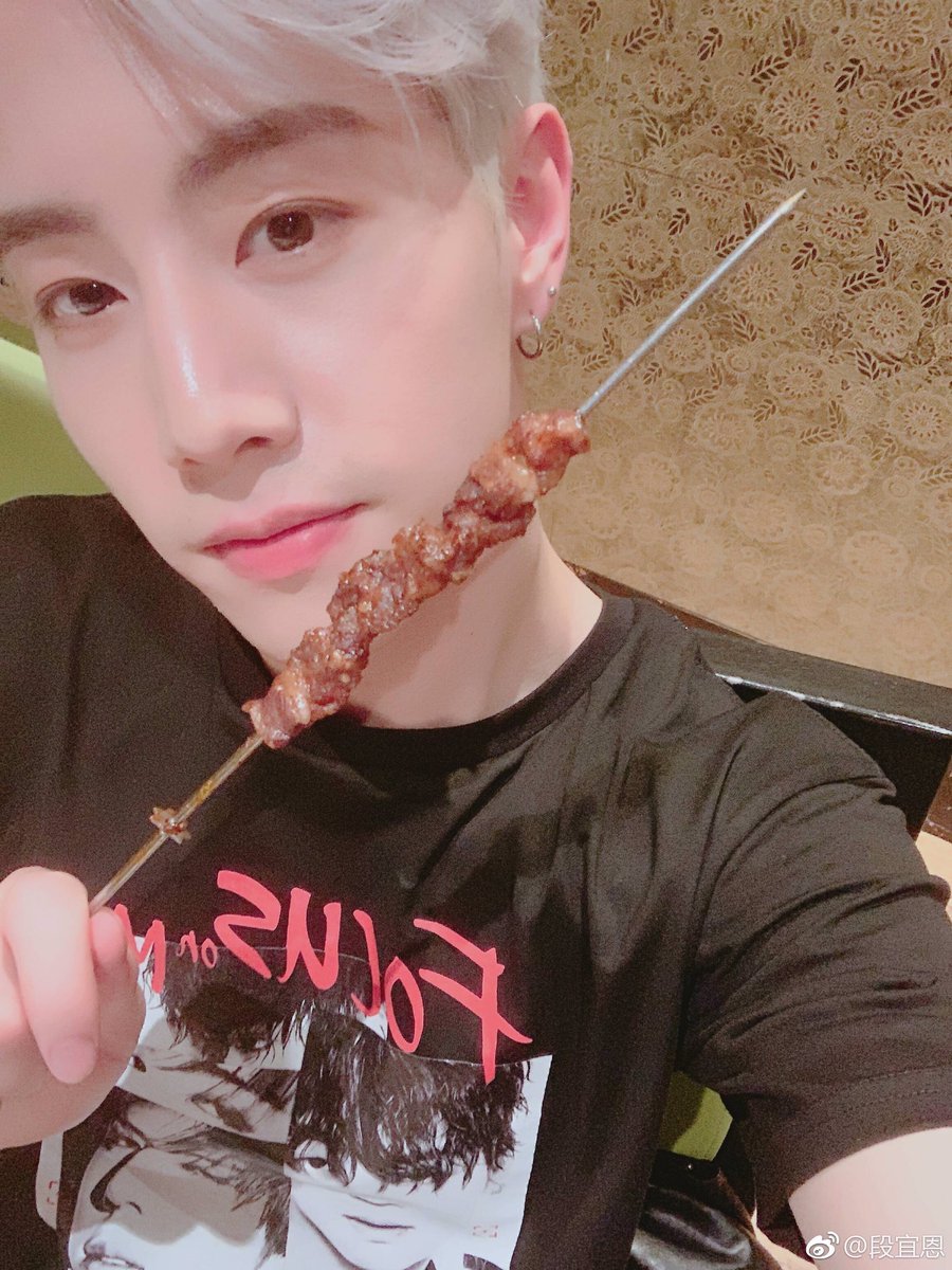 Mark Tuan Selca