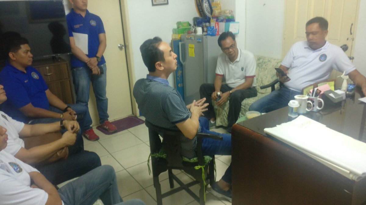 May-ari ng gumuhong Chuzon Supermarket na si Samuel Chu at contractor ...