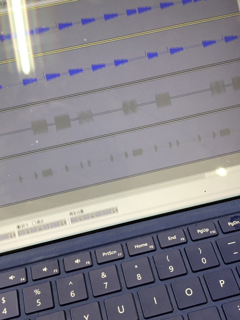 GOROman on Twitter: "Surface 画面がぶっ壊れた 縦に揺れるw…