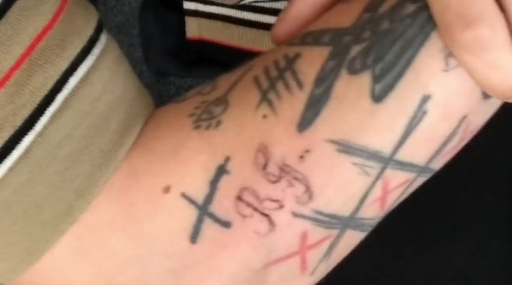 Robbie Williams Tattoos Hand