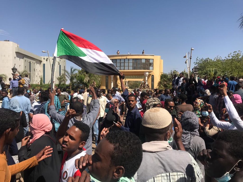 The below thread is a post written by Opheera McDoom @Opheera she is ...