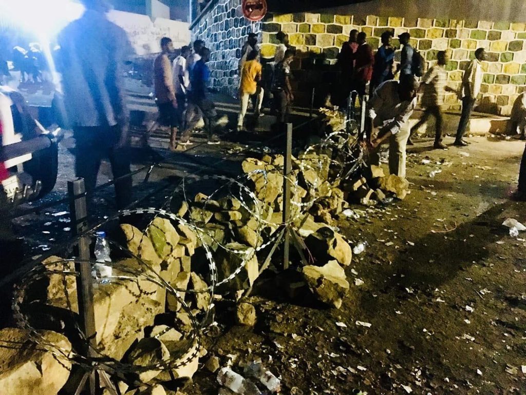 The below thread is a post written by Opheera McDoom @Opheera she is ...