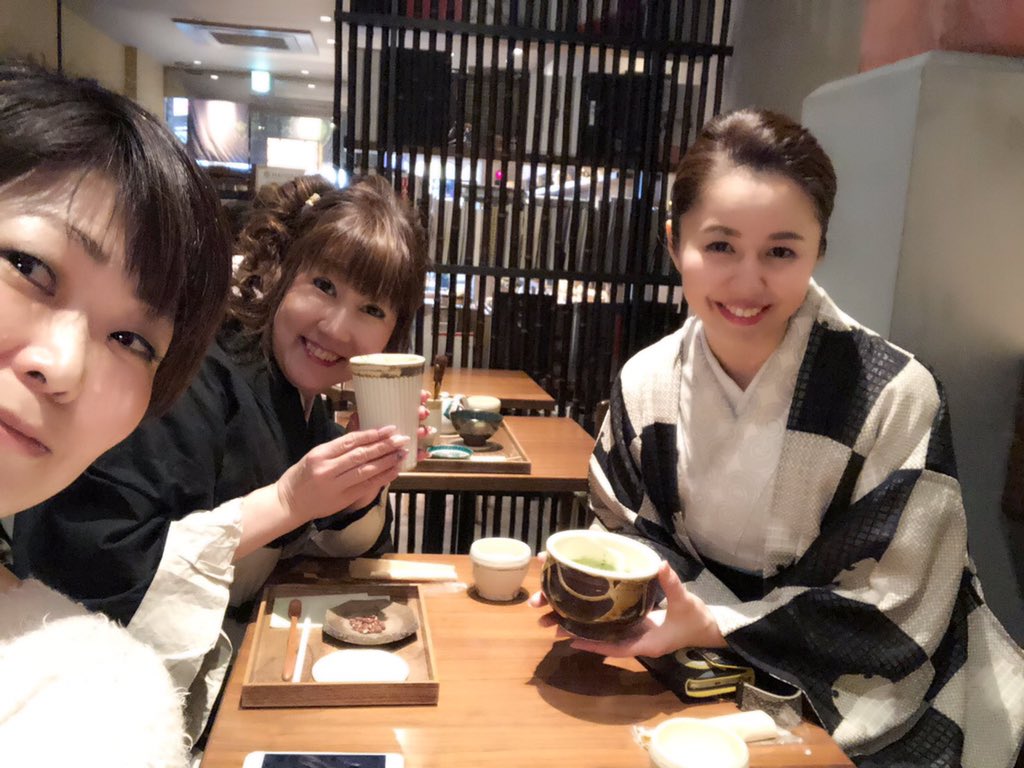 月亭天使 On Twitter 昨日は落語会の世話人由美りんさんと紗綾さんとたまたま南森町で会い、ちょいお茶会🍵 紗綾さん、茶の湯!? 由美りんもお着物でした。 モノトーンもステキじゃね
