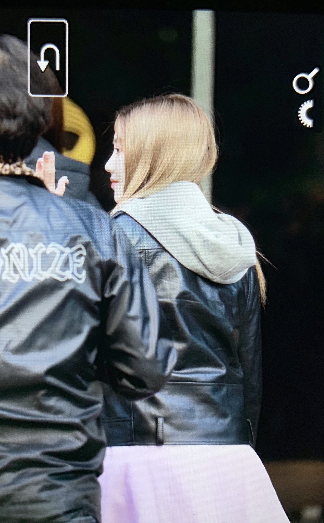 Captain Rabbit🐰 On Twitter 190419 뮤직뱅크 중간출근 권은비 Pr 아프지마요 힘을내요 나의 천사
