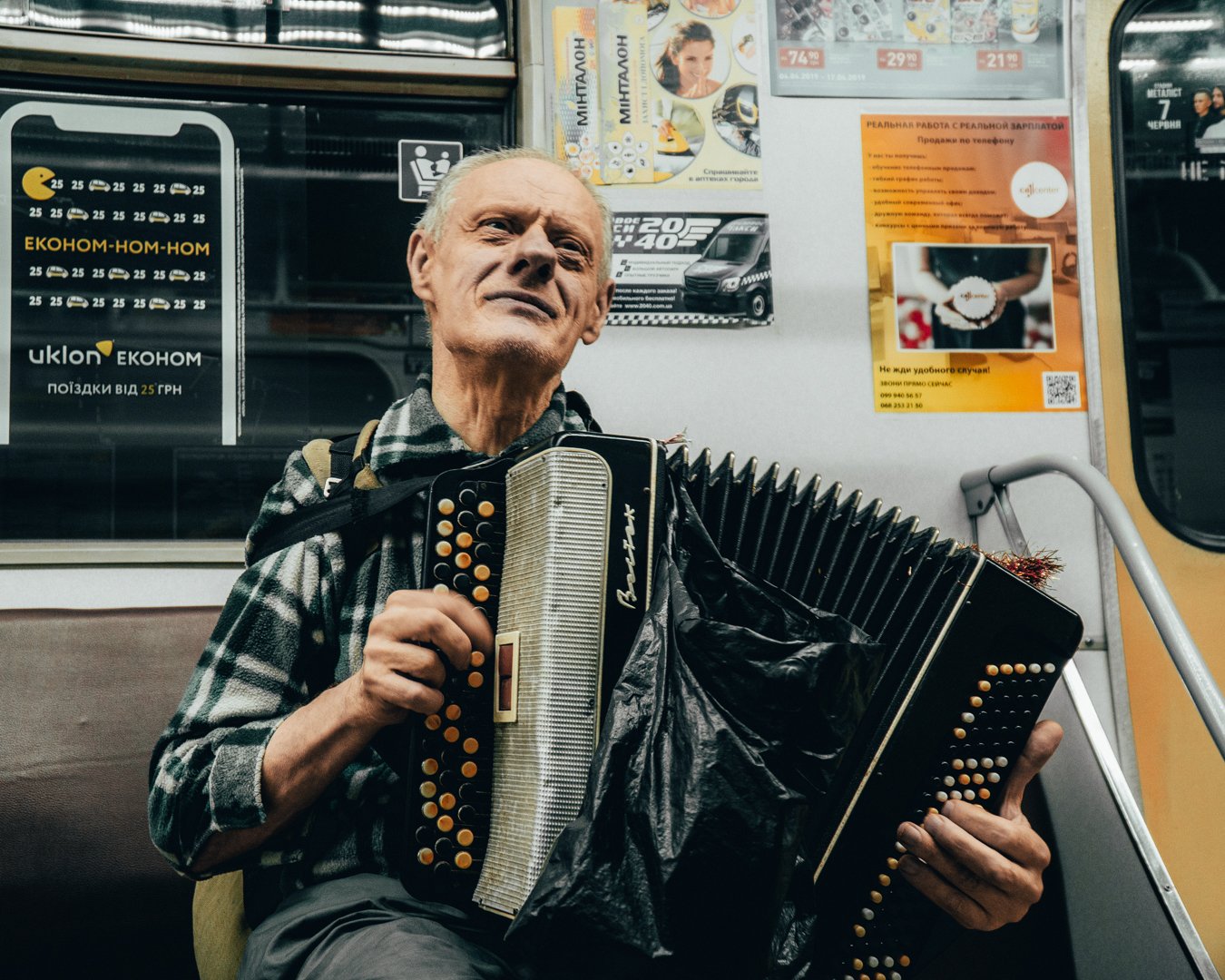 Utamaru on Twitter: "Еле успел на последний поезд метро. Сел в абсолютно пустой вагон и без ...