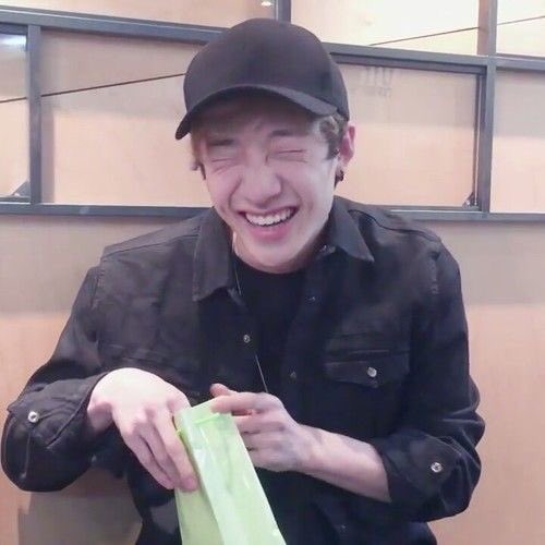ʚ rori ɞ on Twitter: "You don’t have to be bang chan biased to spread love to him 🥰💕💝💖💗💜💞…