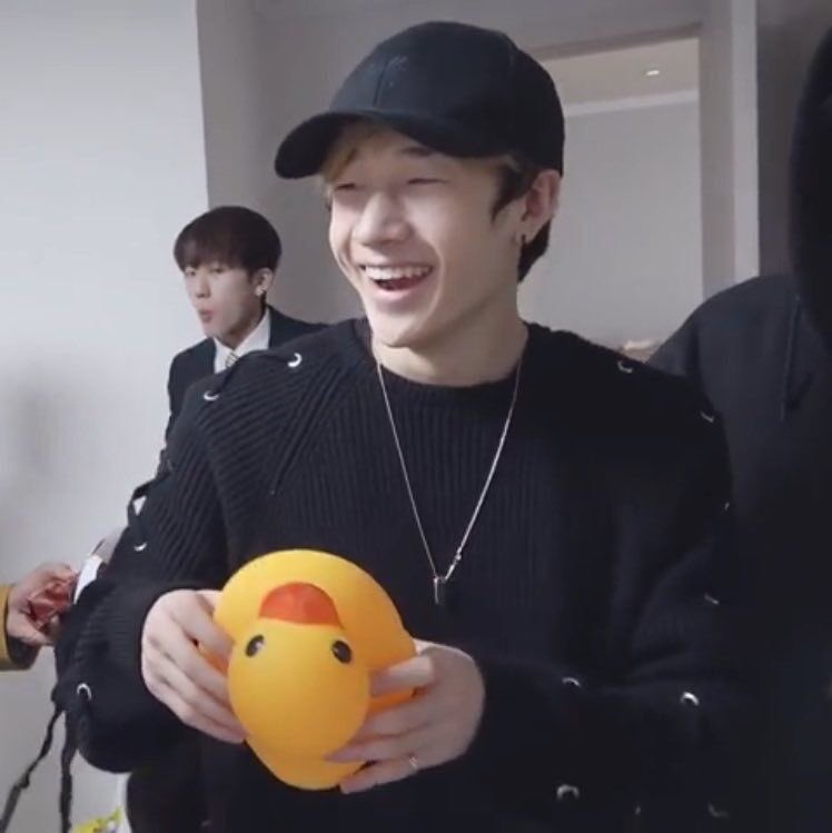 ʚ rori ɞ on Twitter: "You don’t have to be bang chan biased to spread love to him 🥰💕💝💖💗💜💞…