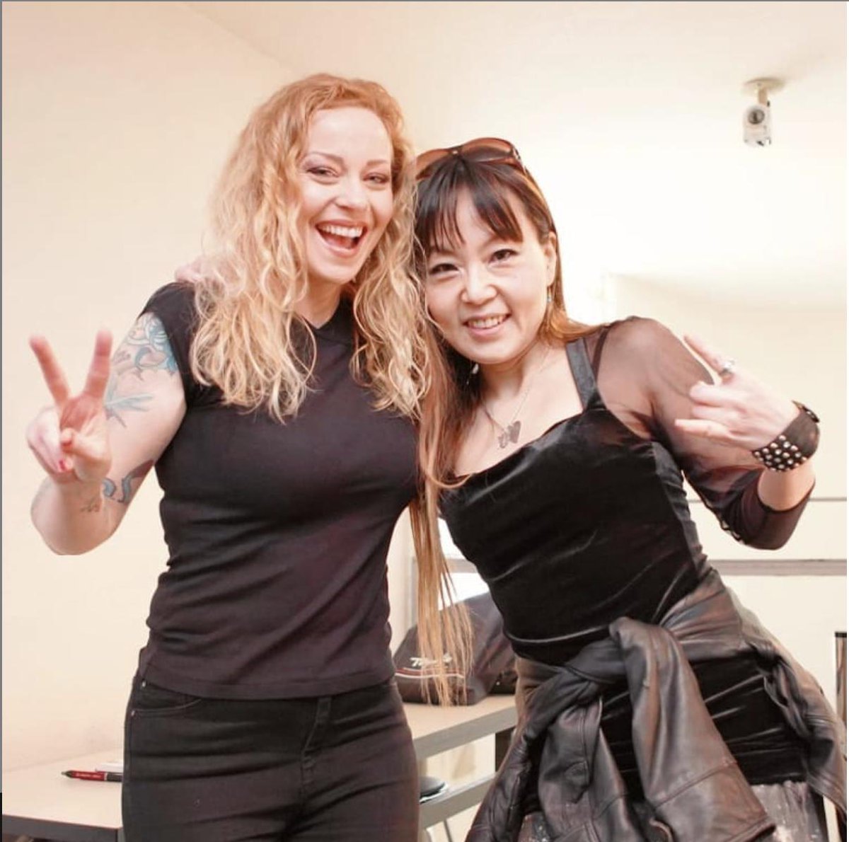 VUUR初来日でAnnekeに熱いtweetを送る人々の記録 (2ページ目) - Togetter