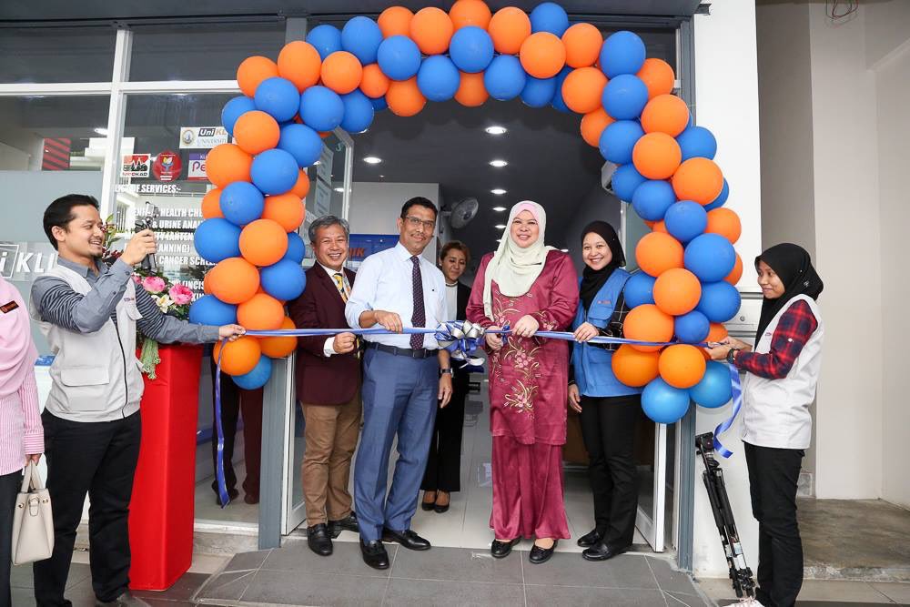 Mazliham Mohd Su'ud on Twitter: "YB Datuk Seri Rina Haron officially opened U.n.i Klinik at ...