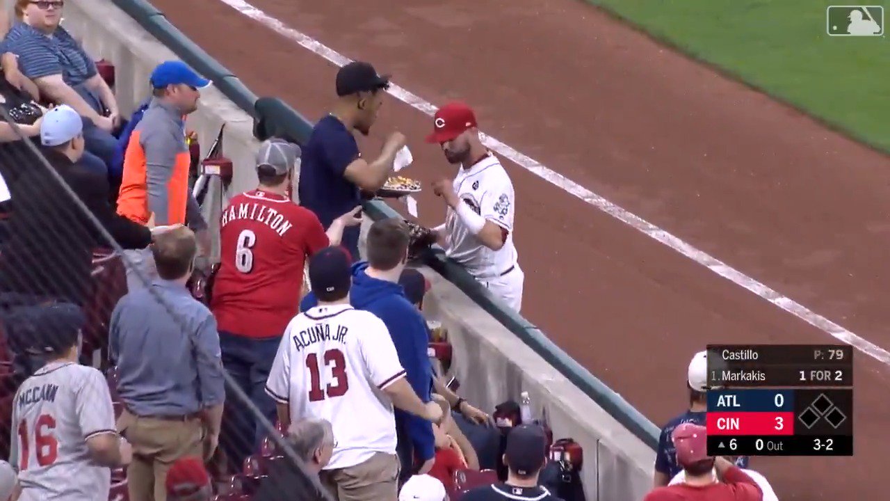 Baseball Player Gets Distracted By A Plate Of Nachos Mid Game Twitter
