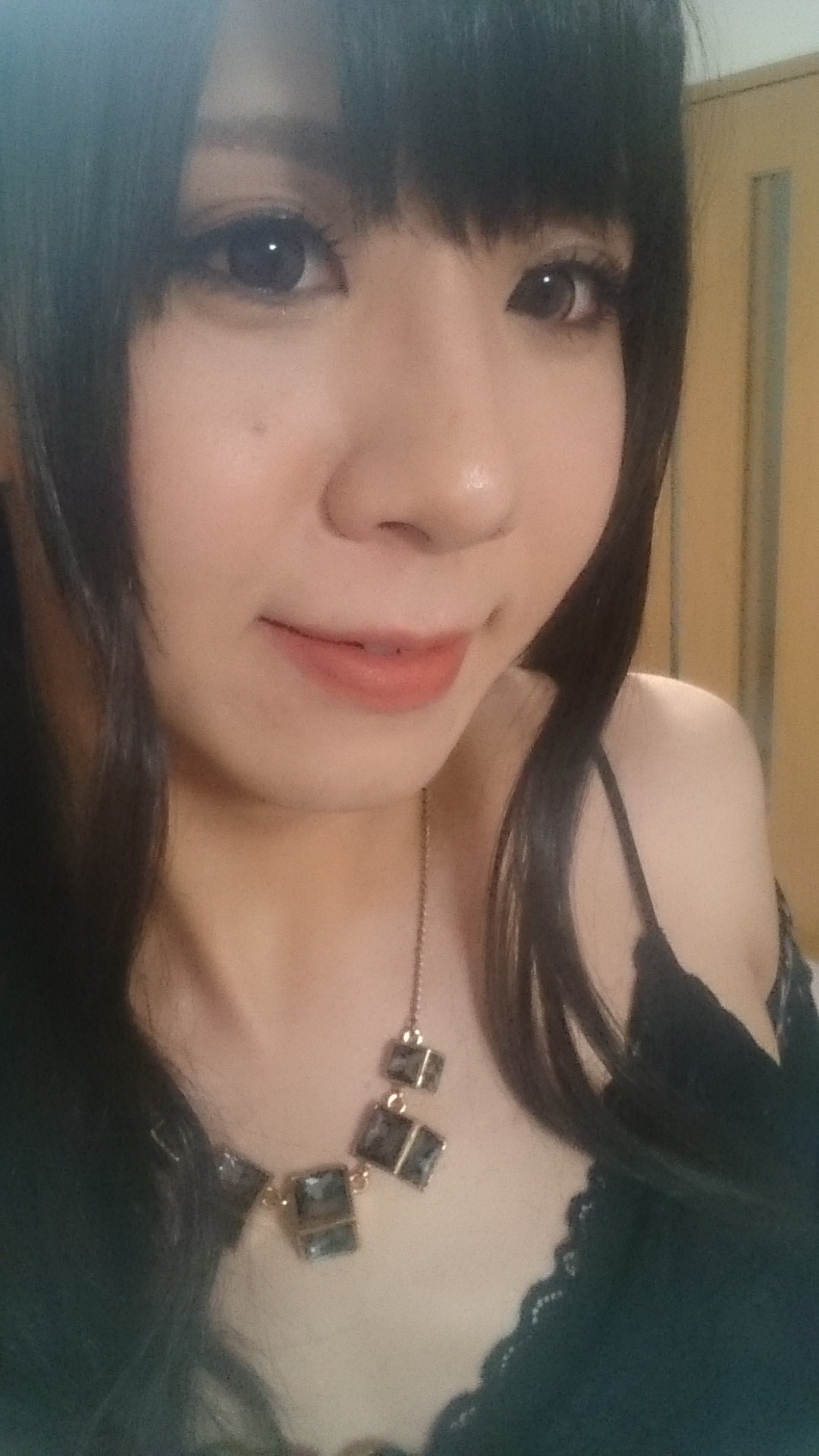 とな On Twitter 何となく撮ってみたら意外といい感じに撮れた… 下着はあんまり撮らないけどブラトップは下着なのだろうか？ これは