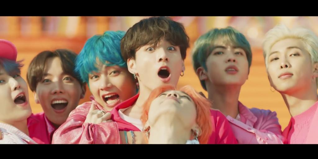 KPOPINA on Twitter: "فرقة BTS تفاجئ المعجبين مع النسخة الجديدة للفيديو الموسيقي ‘Boy With Luv ...