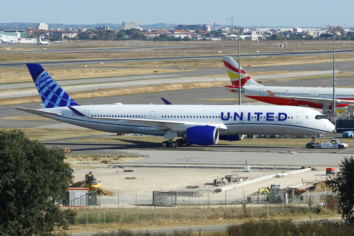 United Airlines A350