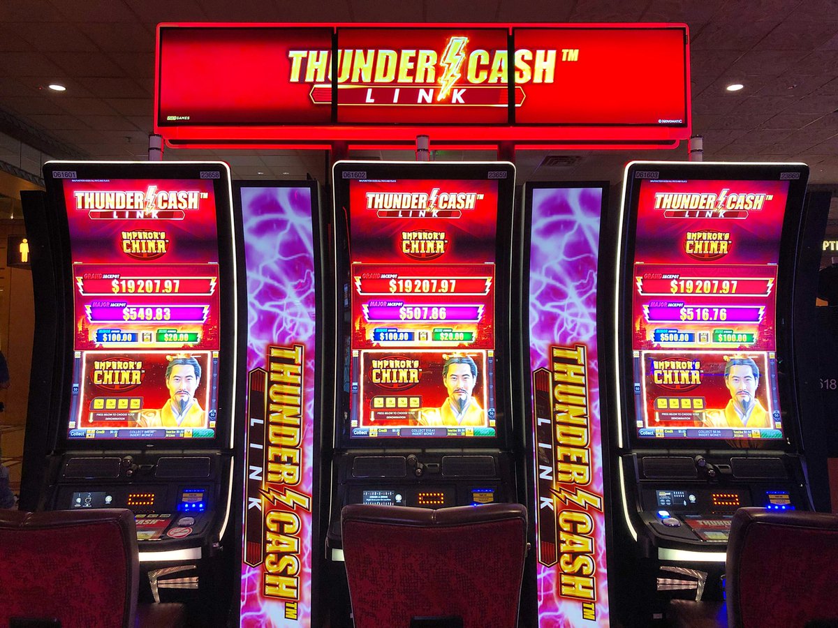 Lightning Cash Slot Machine