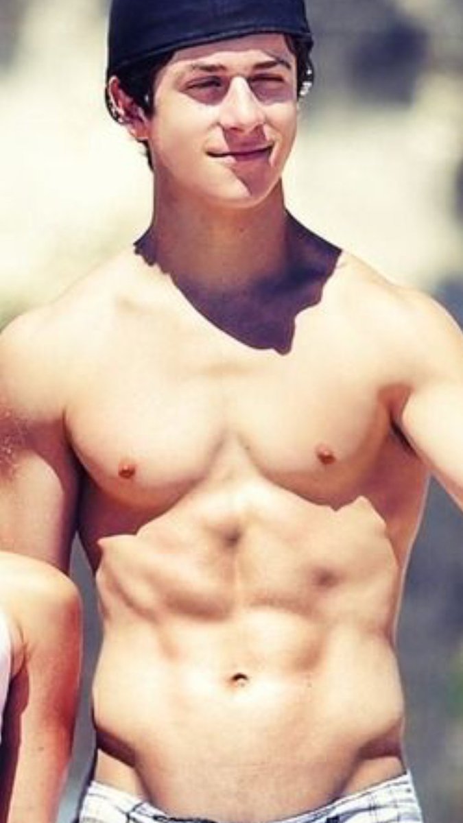David Henrie Body