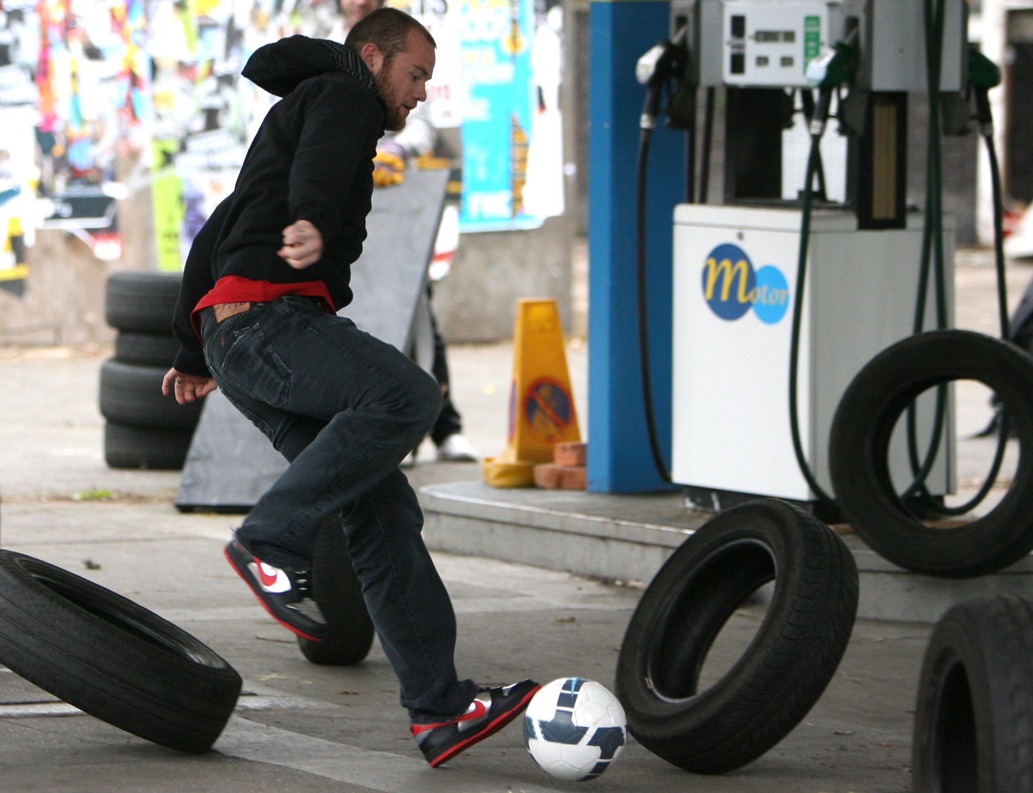 Wayne rooney street striker store